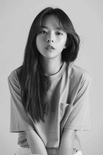 Rising Star Heo Jung-hee Signs Exclusive Contract with JFlex Entertainment