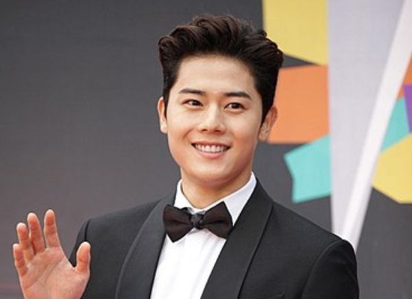 Kim Dong Jun Renews Contract With Current Label