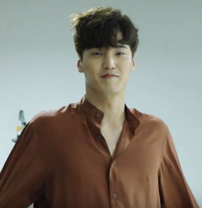 Lee Tae Hwan Shares Character And Dating Style In 'Graceful Friends'