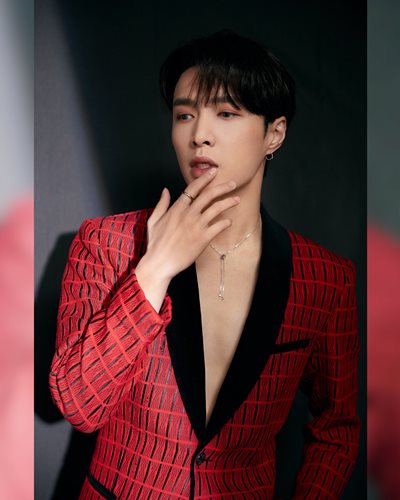 EXO’s Lay Stuns His Fans In Practice Video for ‘LIT’ With Fluid Dance Moves