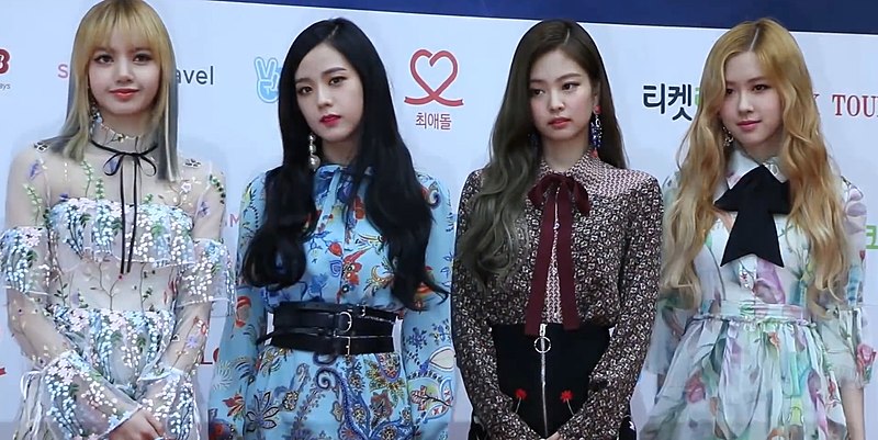 BLACKPINK Unveils Second Version Of Its Official Light Stick