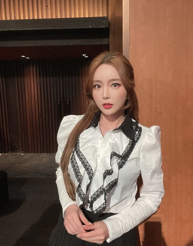 Hong Jin-young Helps 'Mother and Child' in Crisis at Festival: 'Anyone ...