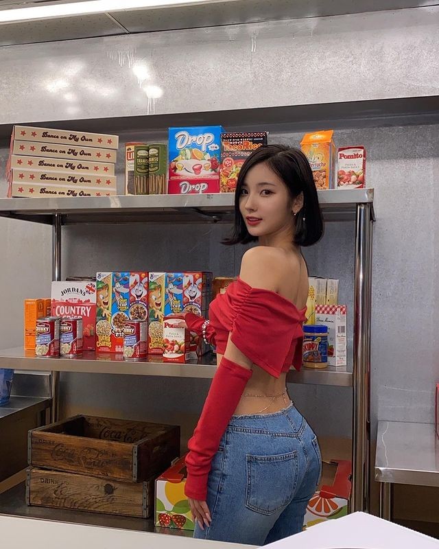 Sohee of ALICE Gains Attention for Hourglass Figure, Challenging ITZY ...