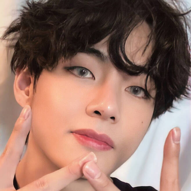 BTS V Shatters Record: 'Christmas Tree' Surpasses 290 Million Streams ...