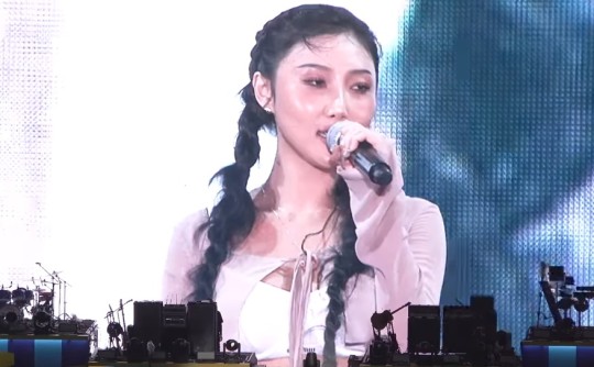 Hwasa Addresses 'Racy Performance' Controversy: More Concerned About ...