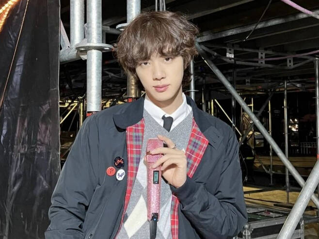 BTS Jin's 'The Astronaut' Dominates Argentina's Vega Radio for 50 ...